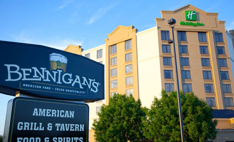 Pub-Style Irish Restaurant in Elgin, IL - Bennigan's Grill